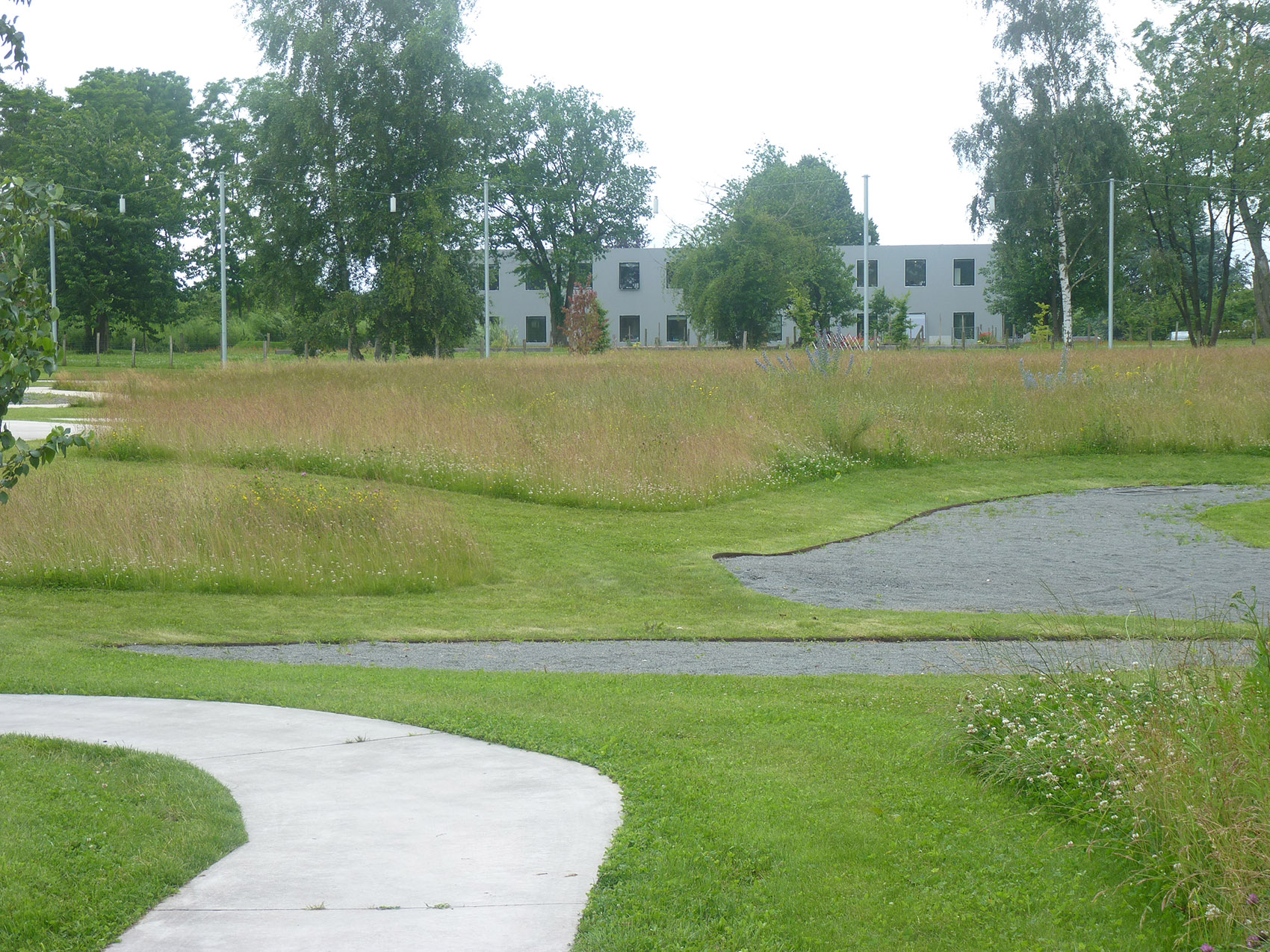The Louvre Lens museum park by Catherine Mosbach - 谷德设计网