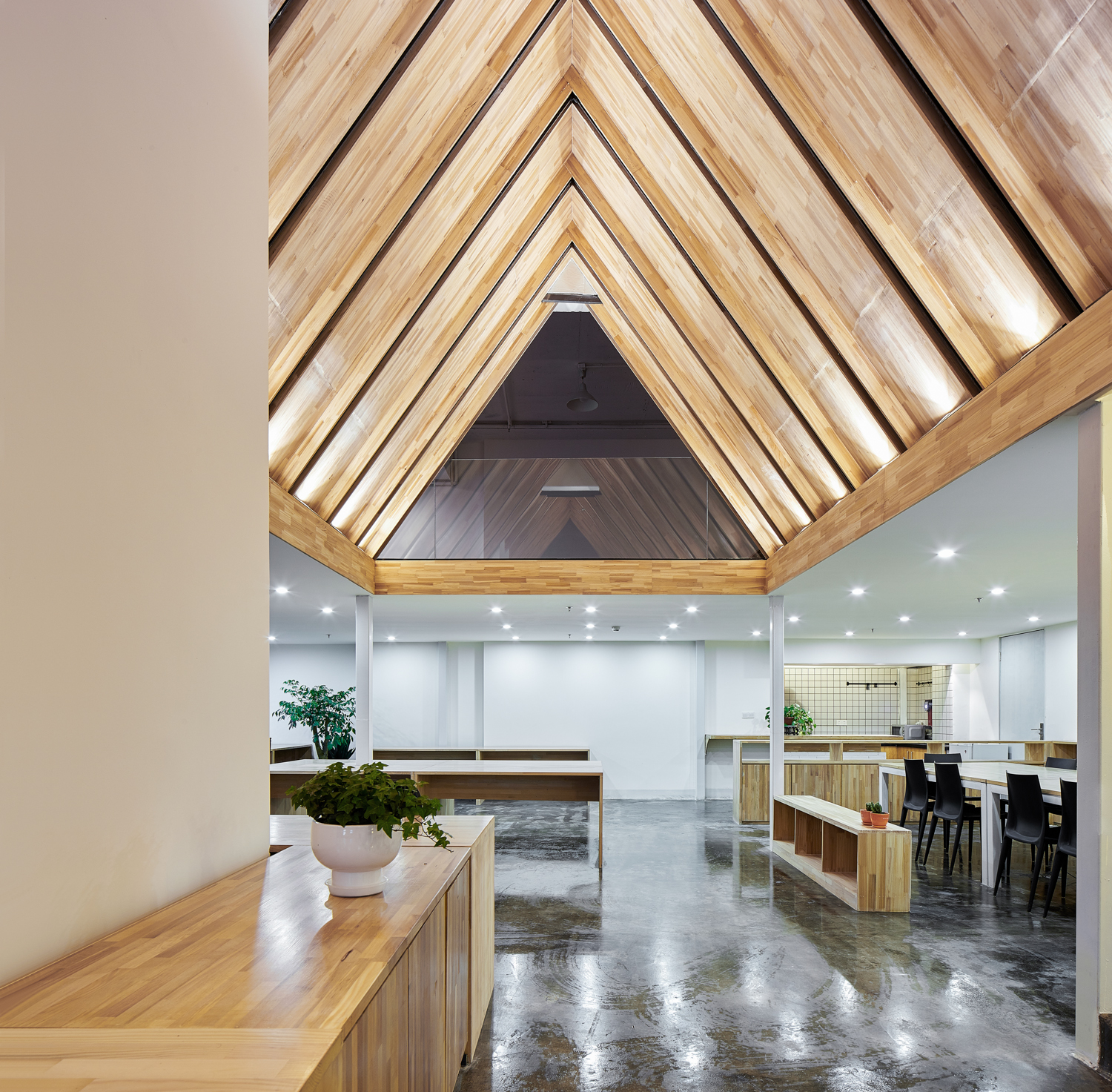 The stepped roof, a natural office space in Chengdu by HAD Architecture ...