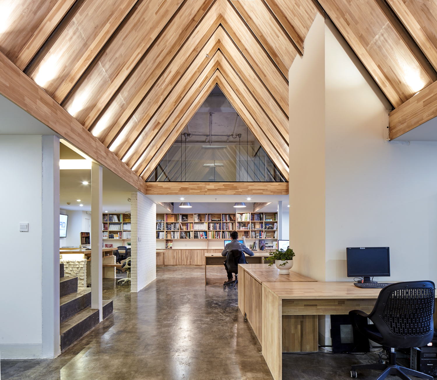 The stepped roof, a natural office space in Chengdu by HAD Architecture ...