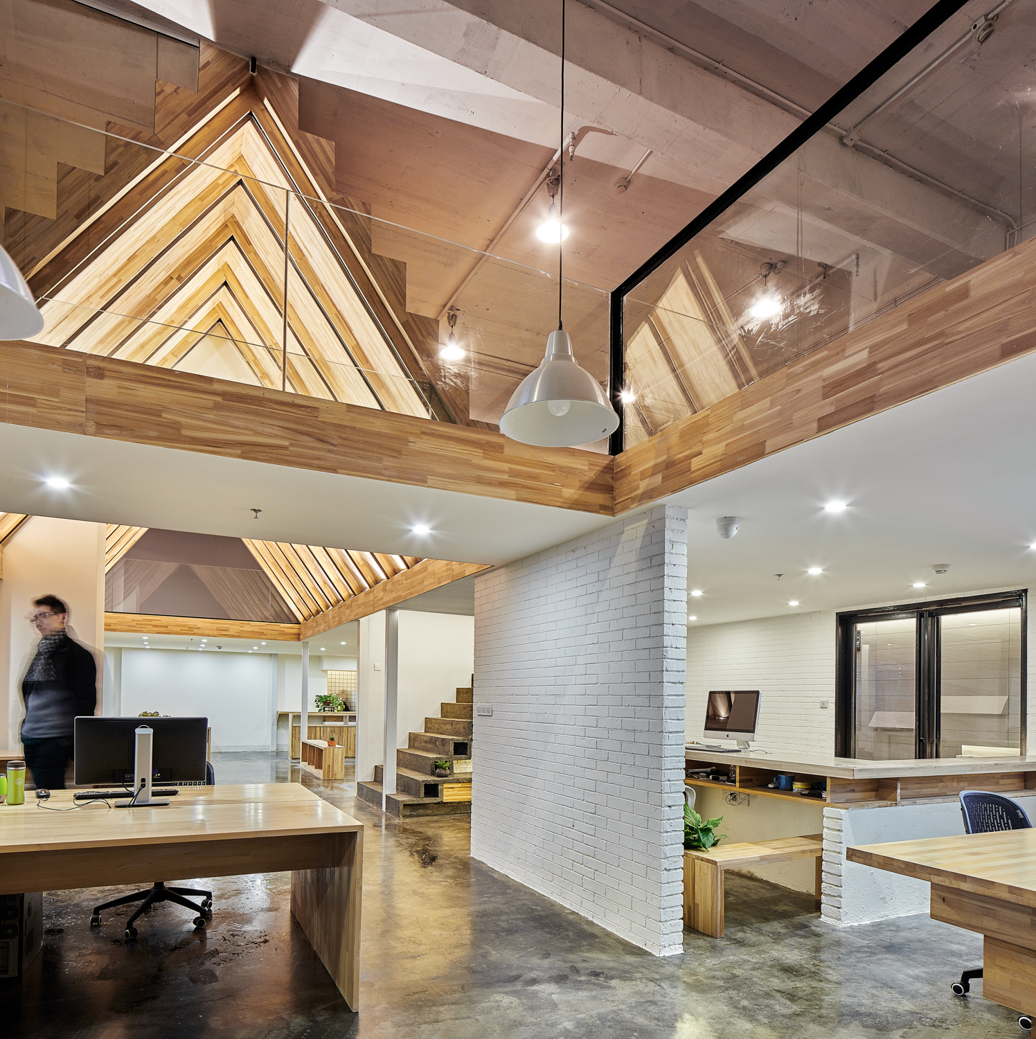 The stepped roof, a natural office space in Chengdu by HAD Architecture ...