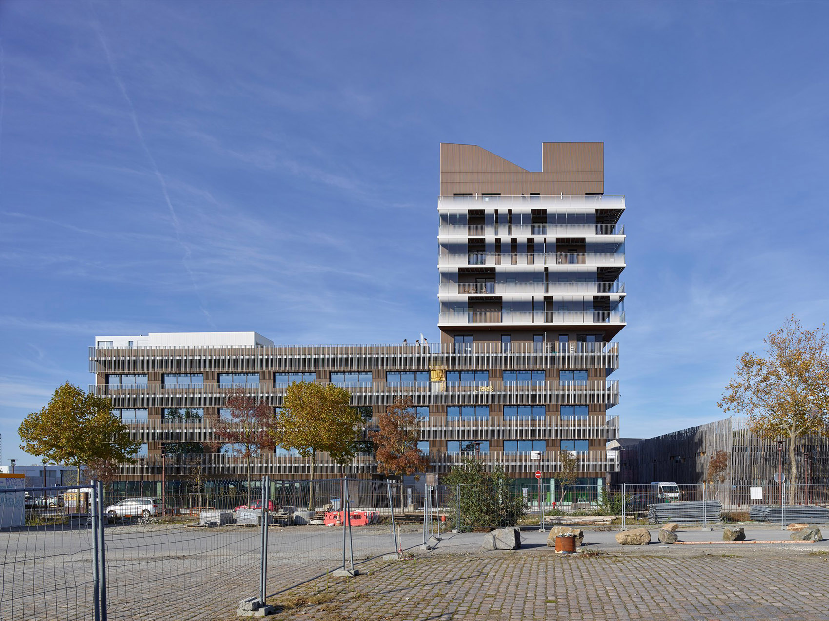 Ambiguity Hybrid-Building – Imbrika, France by Stephane Chalmeau - 谷德设计网