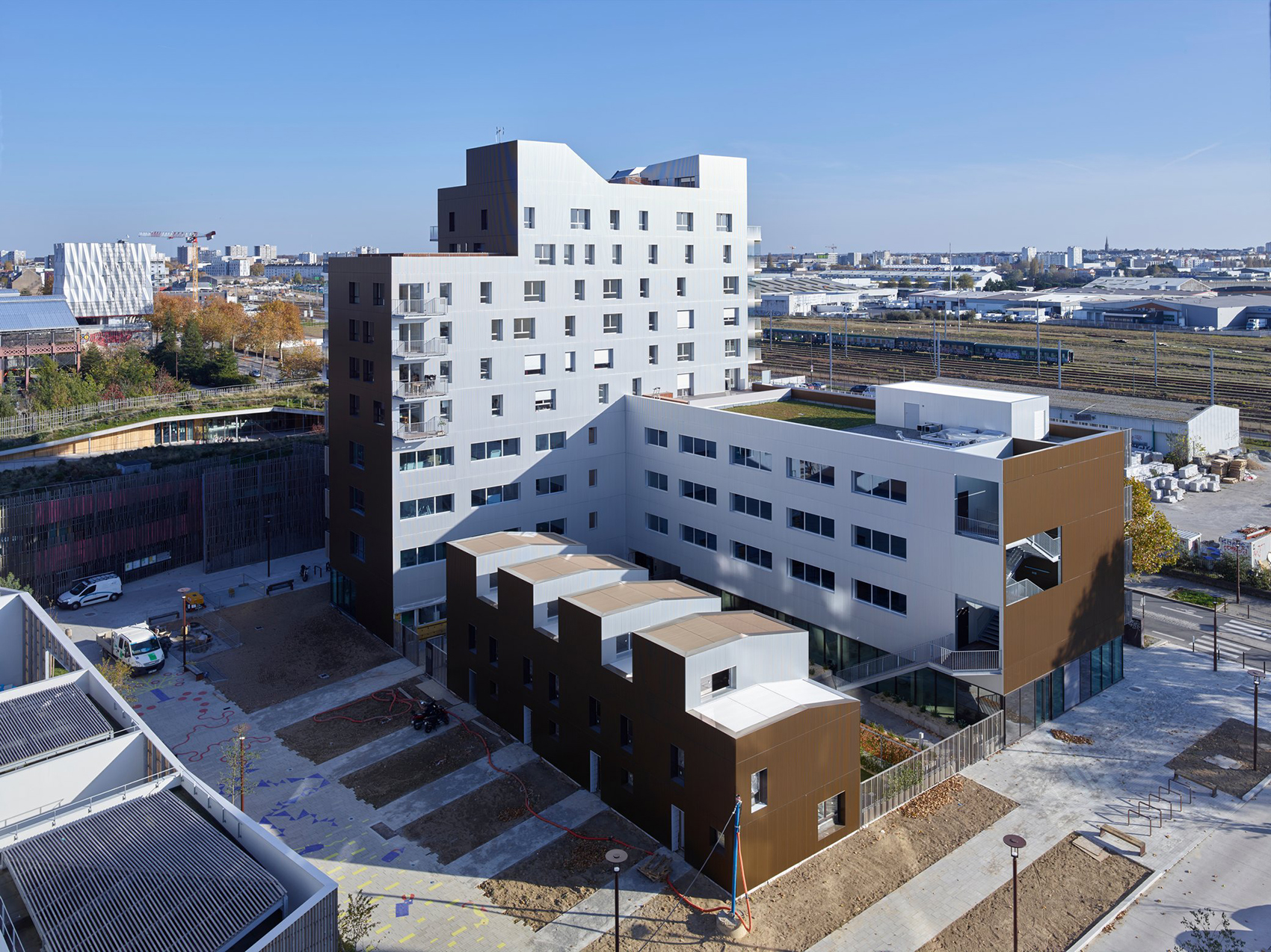 Ambiguity Hybrid-Building – Imbrika, France by Stephane Chalmeau - 谷德设计网