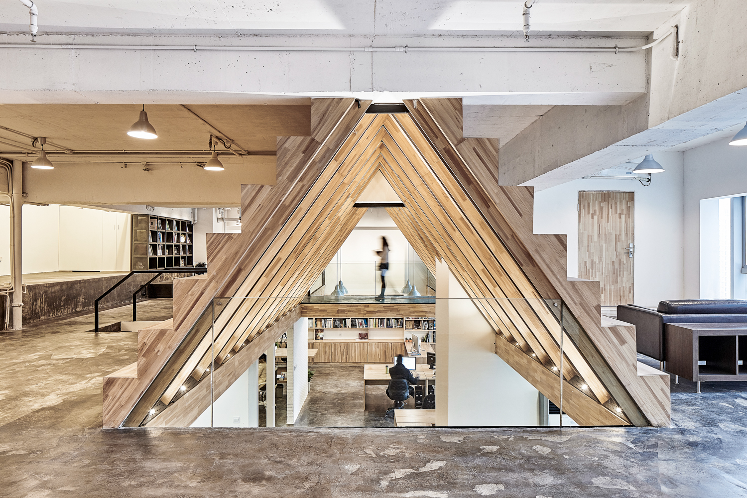 The stepped roof, a natural office space in Chengdu by HAD Architecture ...