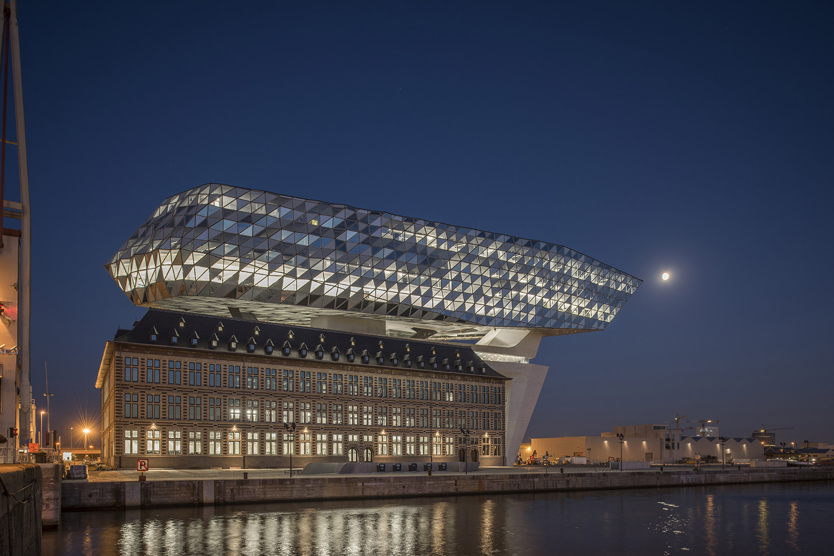 Port House Antwerp by Zaha Hadid Architects - 谷德设计网