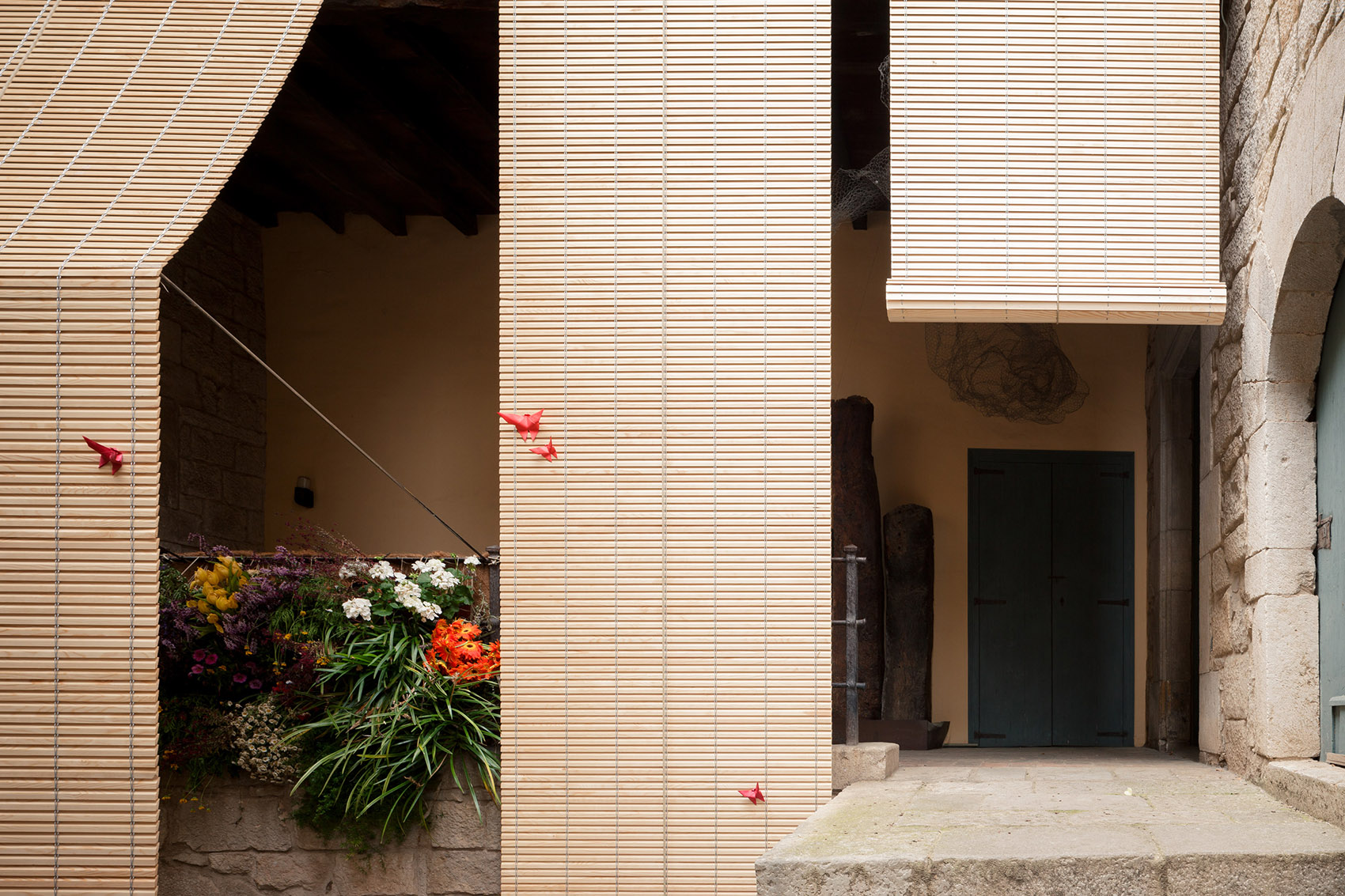 Enhancement of Traditional Roll-up Blinds by Persiana Barcelona - 谷德设计网