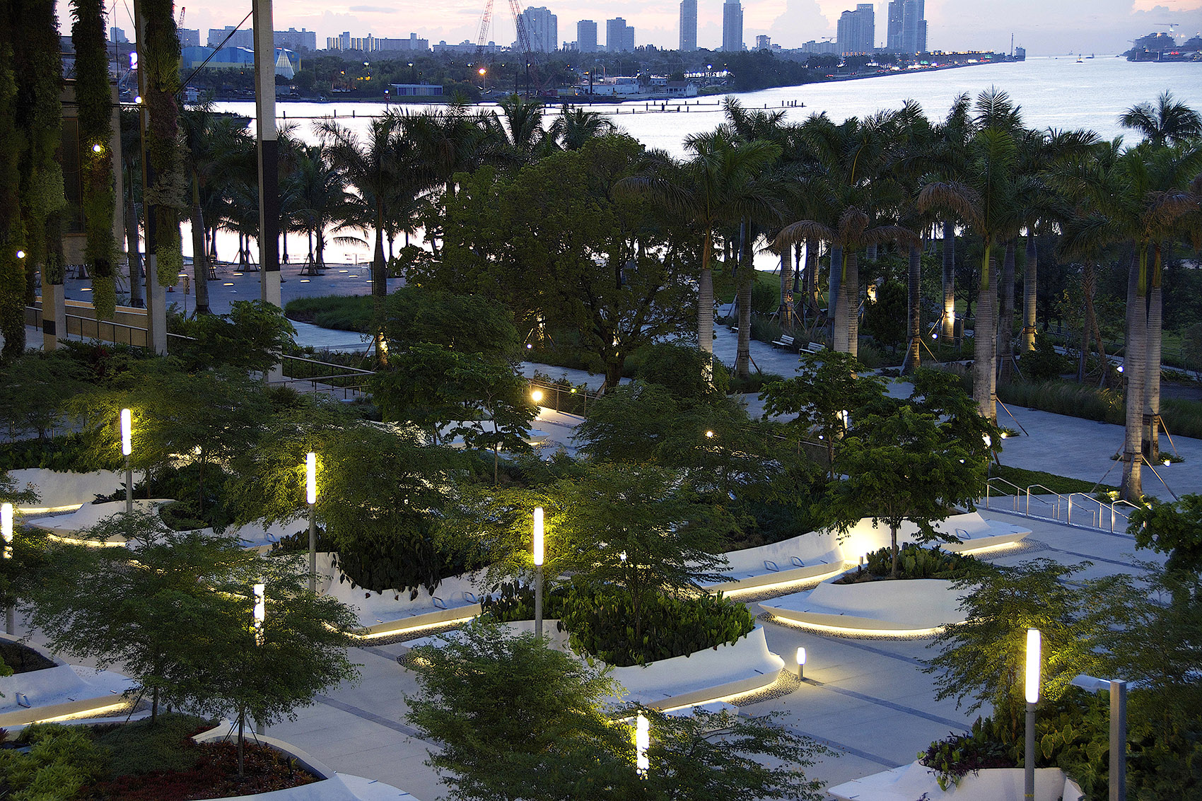 Knight Plaza, Miami by James Corner Field Operations - 谷德设计网