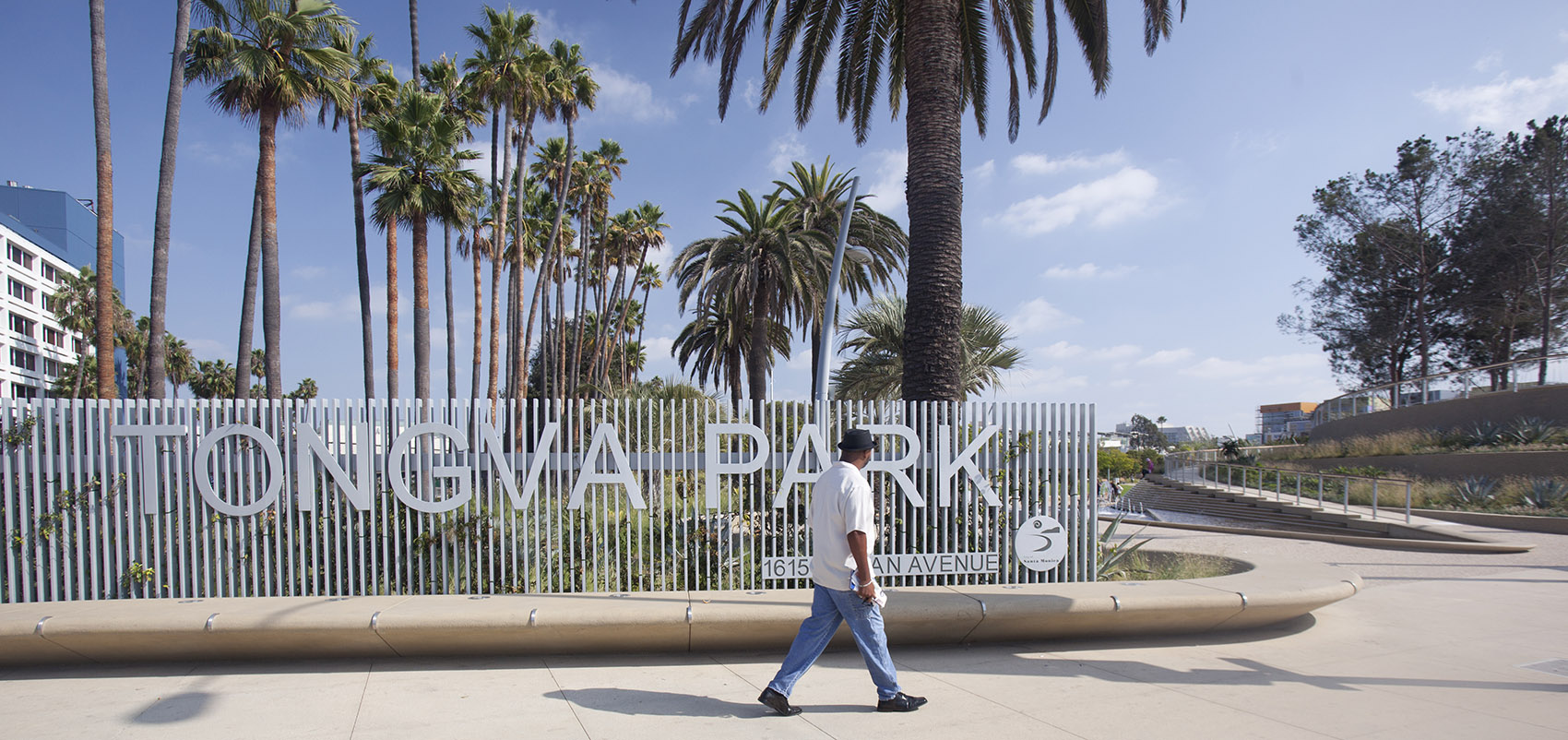 Tongva Park and Ken Genser Square by James Corner Field Operations - 谷德设计网