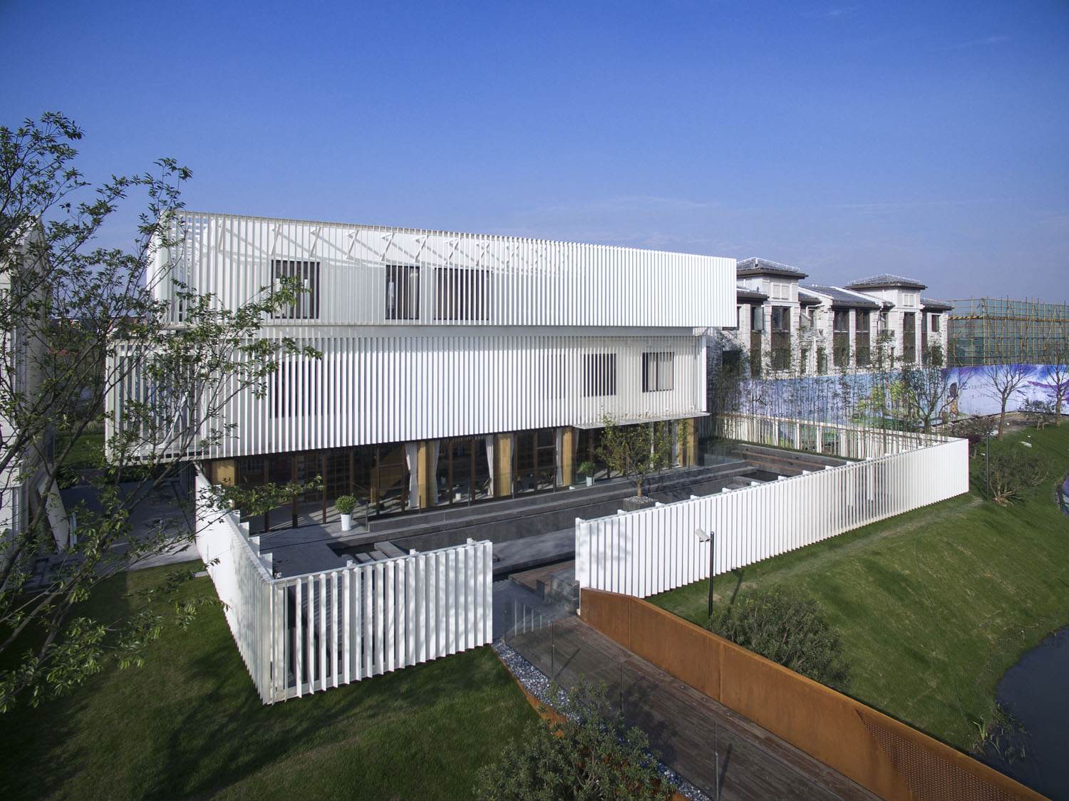 Shanghai “Inside the CLOUD” sales center by TEAM_BLDG - 谷德设计网