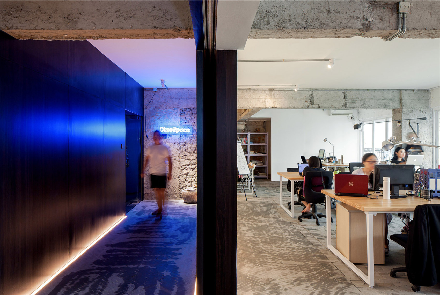 Fashion of Simplicity-Blue Space Office, Guangzhou by Bloom Design - 谷德设计网