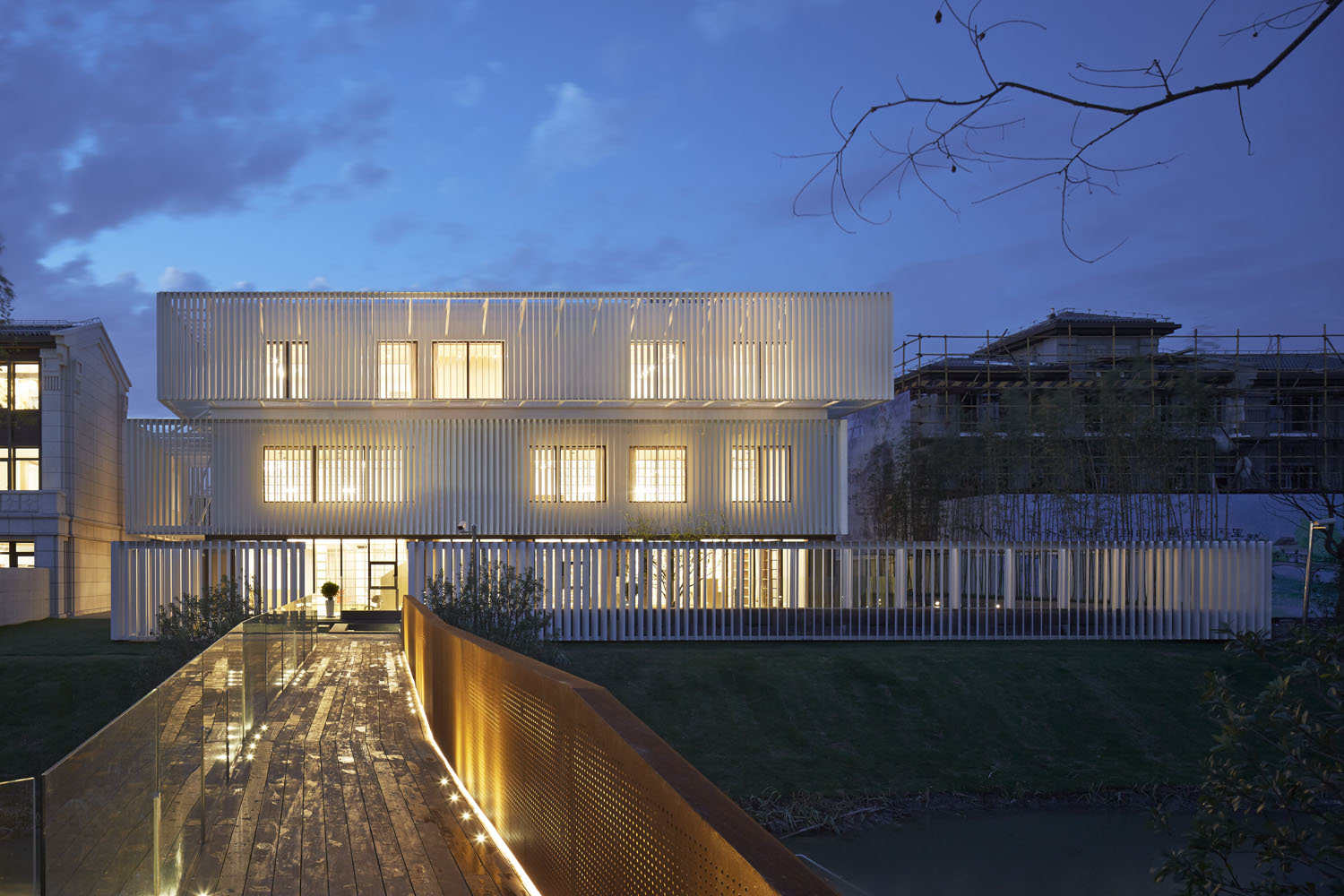 Shanghai “Inside the CLOUD” sales center by TEAM_BLDG - 谷德设计网