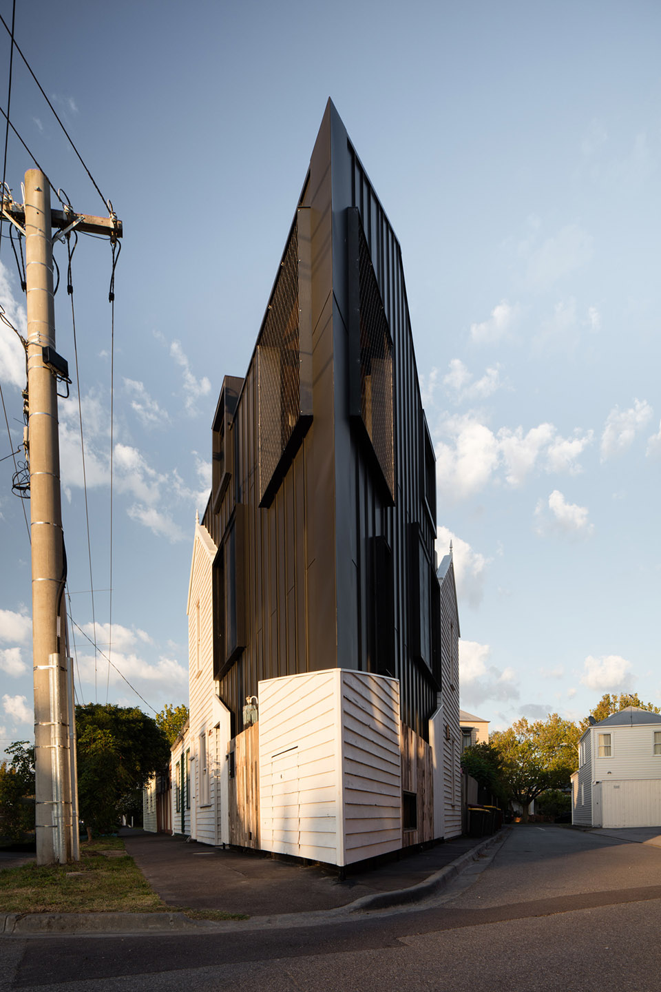 The Acute House by OOF! architecture - 谷德设计网