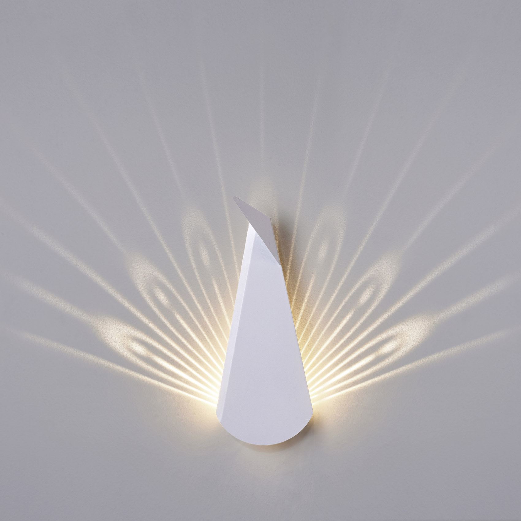 Popup Lighting – Peacock and Deer Head by Chen Bikovski - 谷德设计网