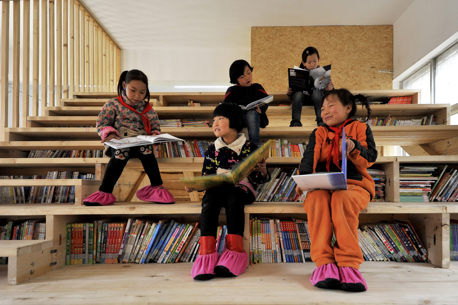 Reading Room of Tsingshan Elementary School at Luoyang City, China by ...