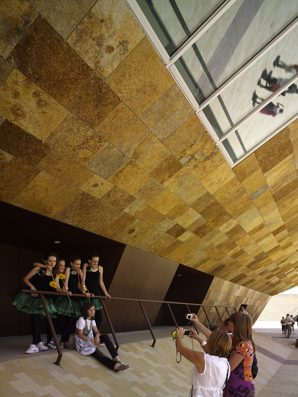 Lleida Theatre and Conference Center, Spain by Mecanoo - 谷德设计网