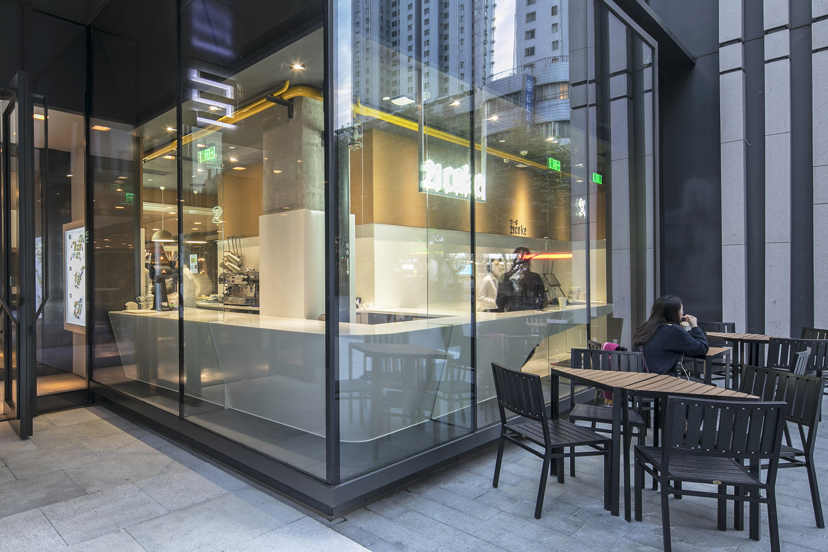 21Cake SOHO Fuxing Plaza in Shanghai, China by Atelier FCJZ - 谷德设计网