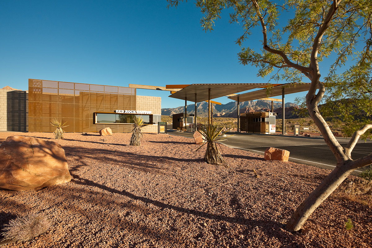 Red Rock Canyon Visitor Center by Line and Space - 谷德设计网
