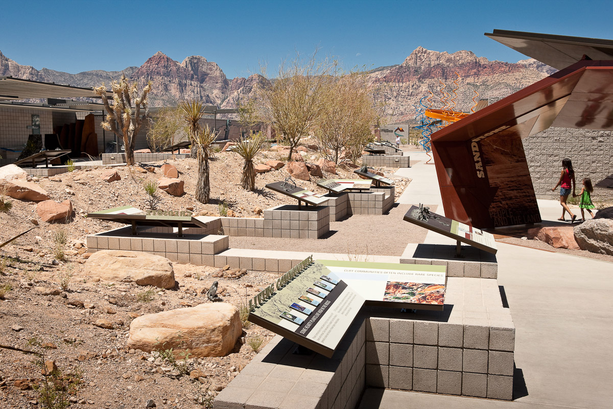 Red Rock Canyon Visitor Center by Line and Space - 谷德设计网