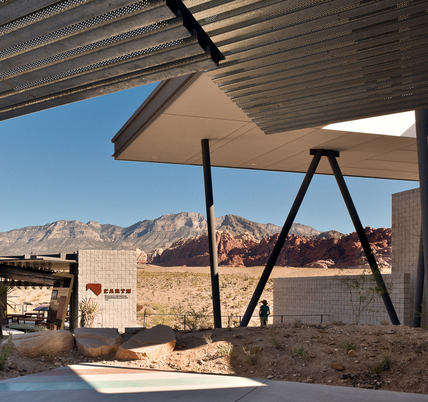 Red Rock Canyon Visitor Center by Line and Space - 谷德设计网