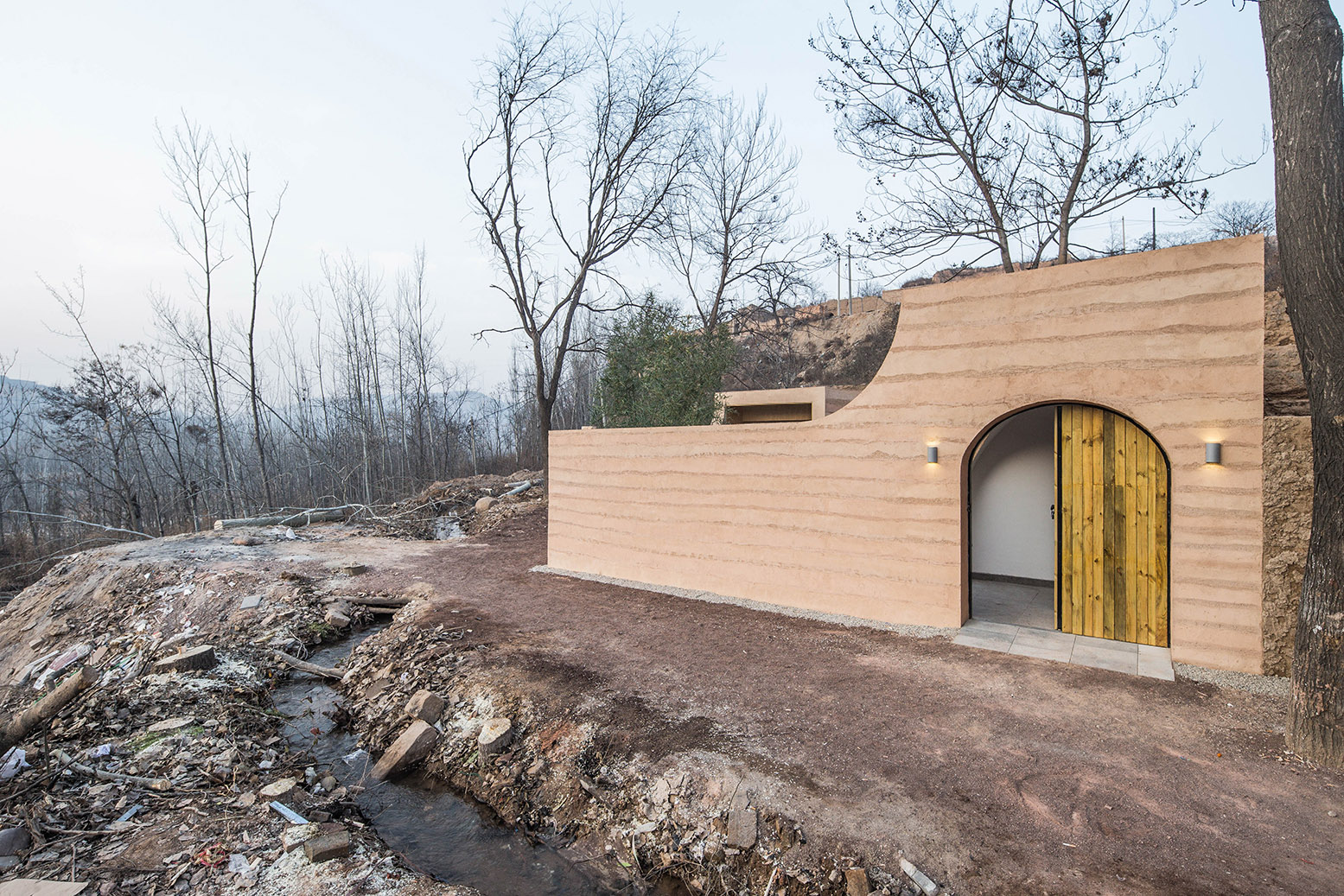 Mordern Chinese Cave House – Cave house on loess plateau, Shanxi, China ...