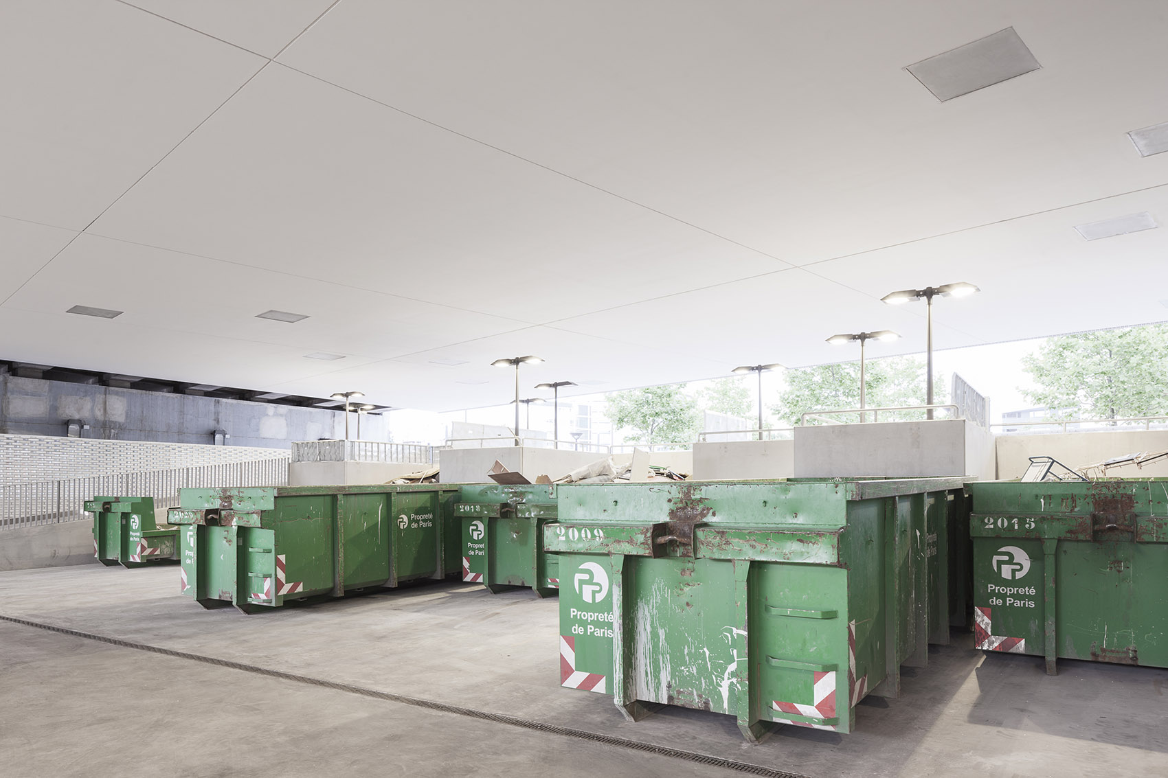 A waste sorting centre beneath the ring-road by DATA Architectes - 谷德设计网