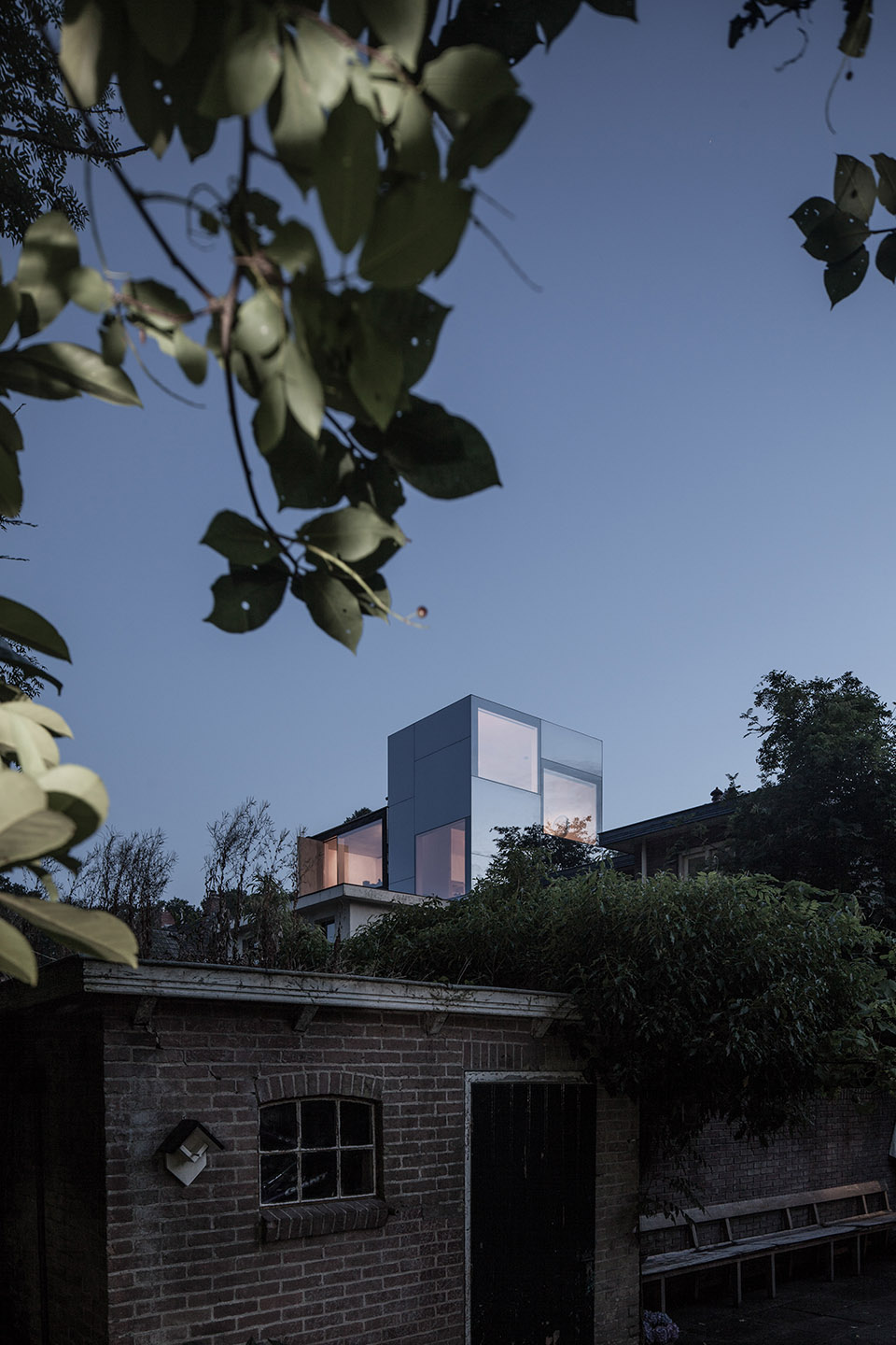 Mirror Mirror on a roof By Studio Remco Siebring - 谷德设计网