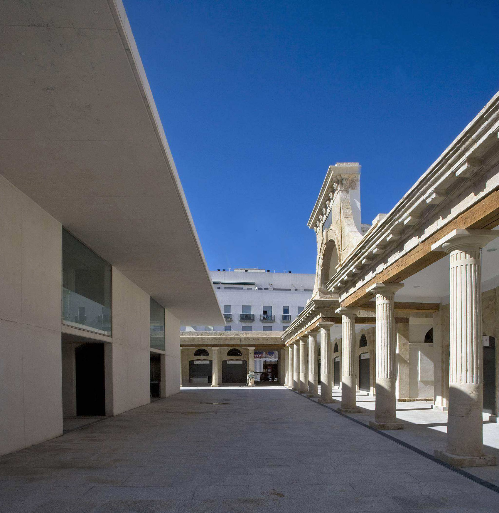 Central Market of Cadiz,Rehabilitation and Enlargement By Carlos de ...