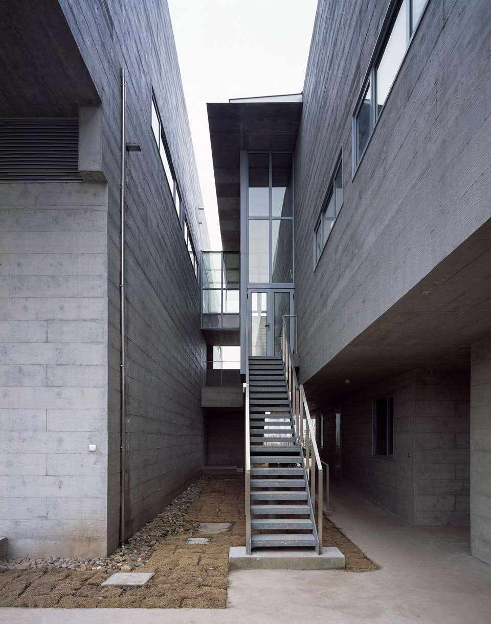Control House for the Pump Sluice Station on Nangupu River By Atelier ...