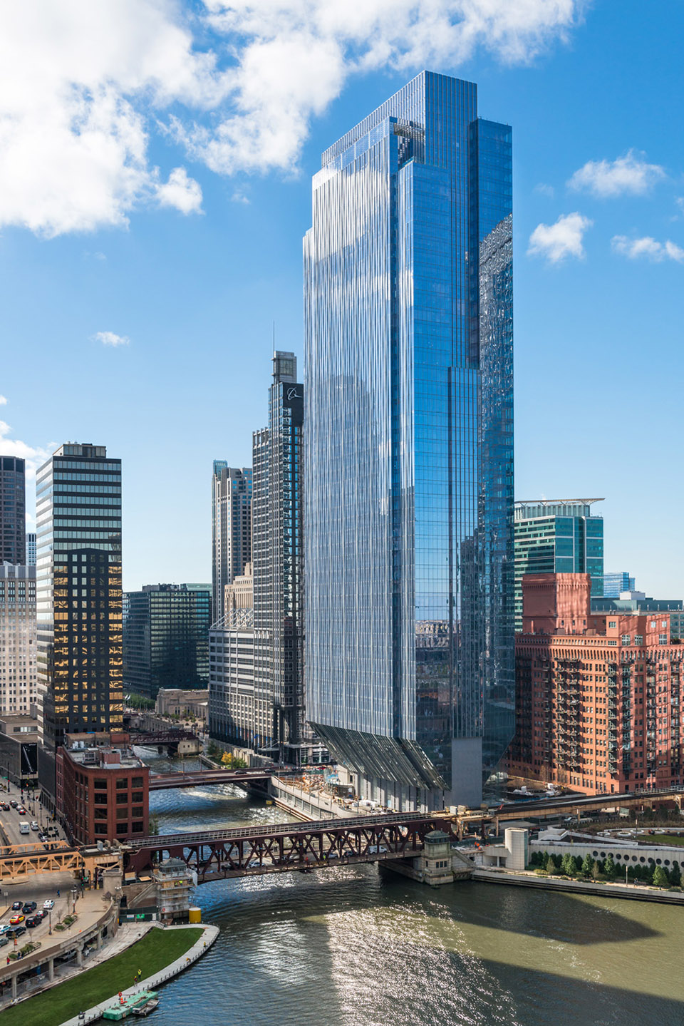 150 NORTH RIVERSIDE OFFICE TOWER By Goettsch Partners - 谷德设计网