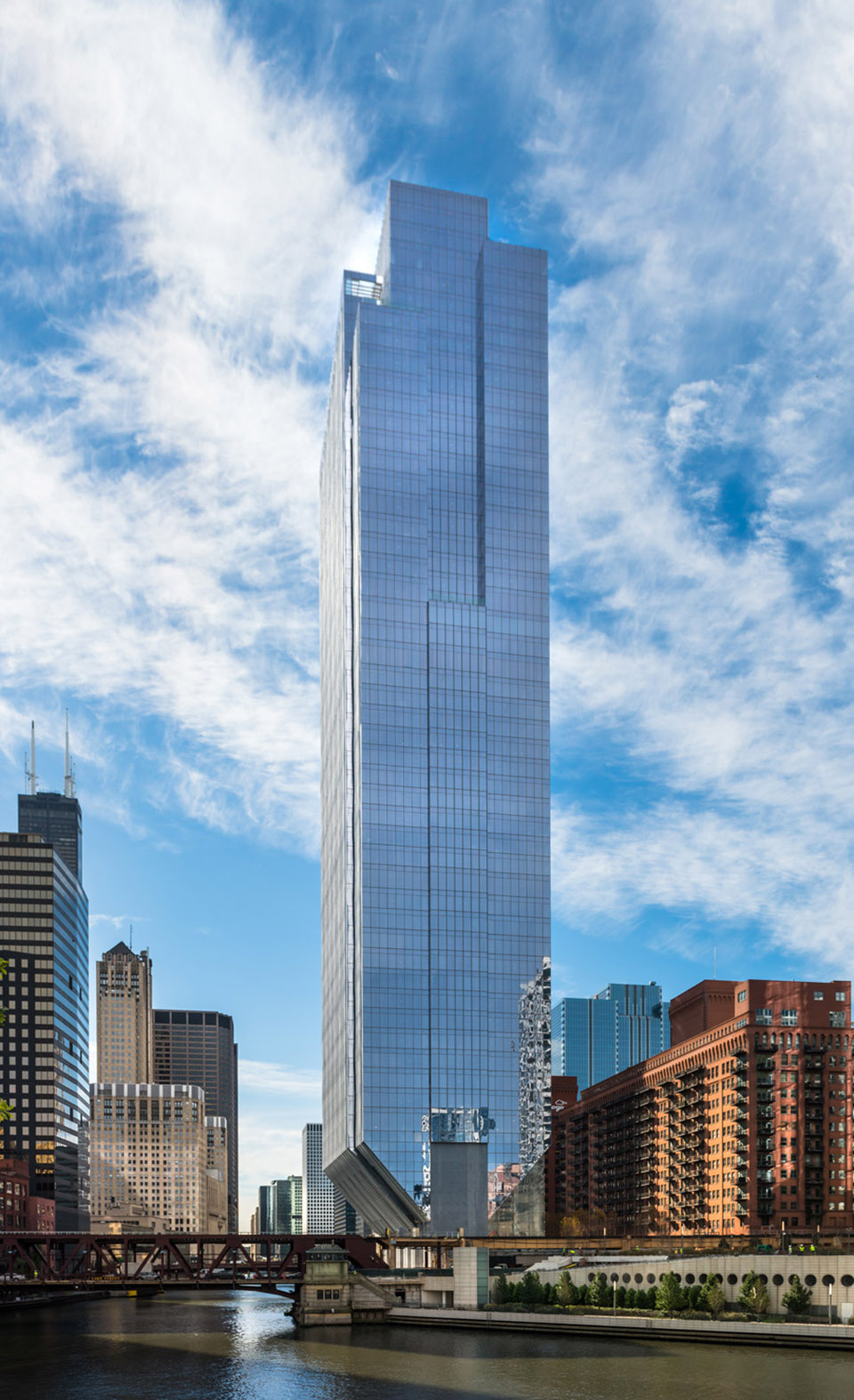 150 NORTH RIVERSIDE OFFICE TOWER By Goettsch Partners - 谷德设计网