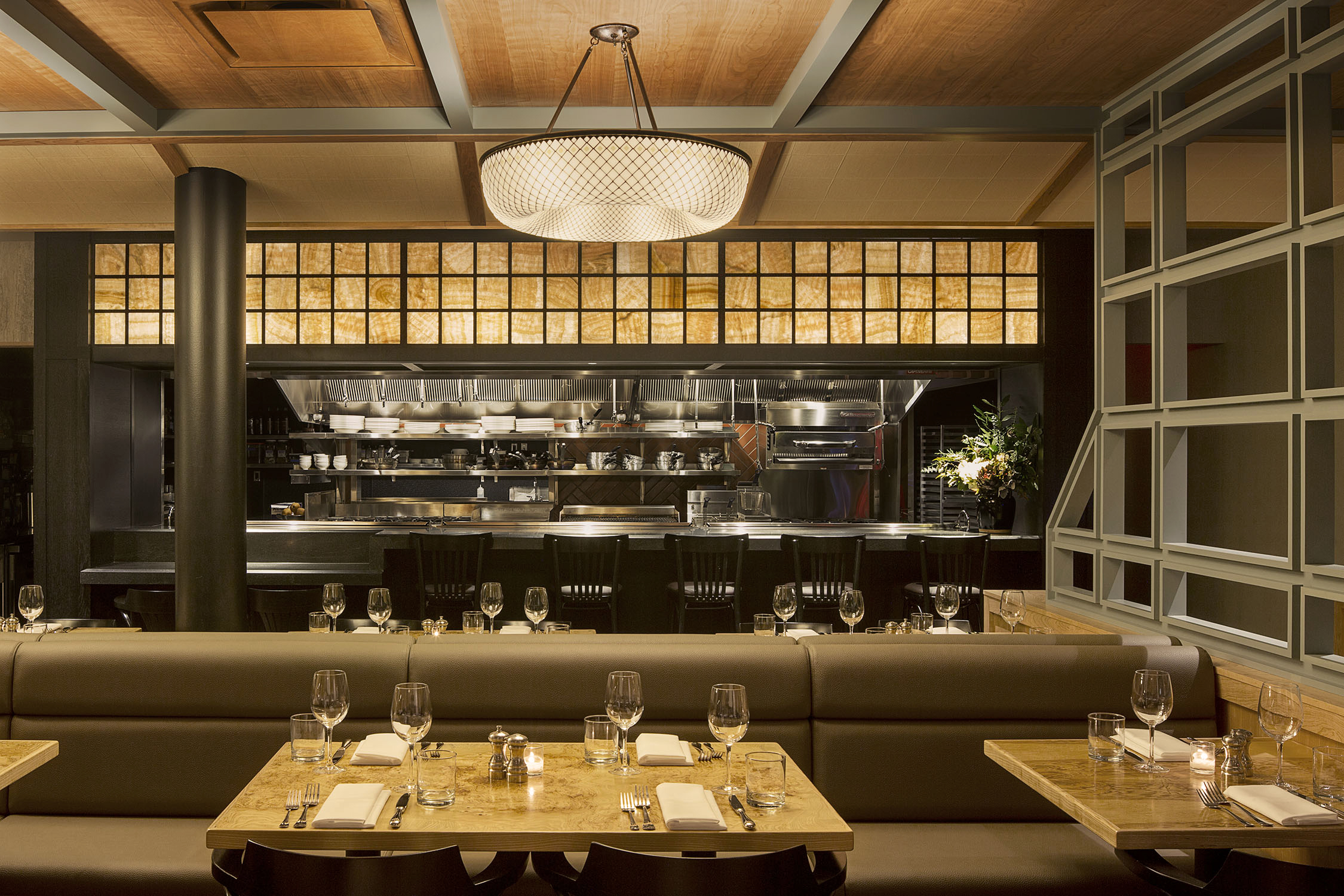 Q Restaurant and Bar / Osmose Design - 谷德设计网