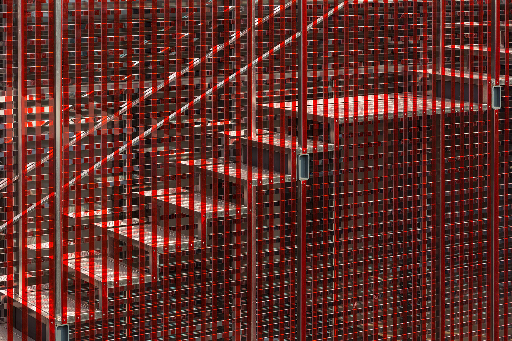 Red Mirror Strips / Wise Architecture - 谷德设计网