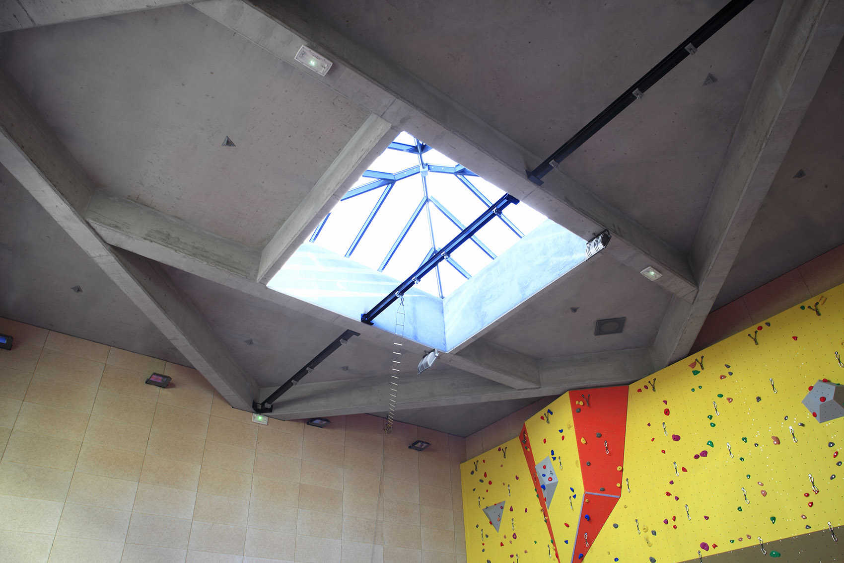 Gymnastics Building By Heams & Michel - 谷德设计网