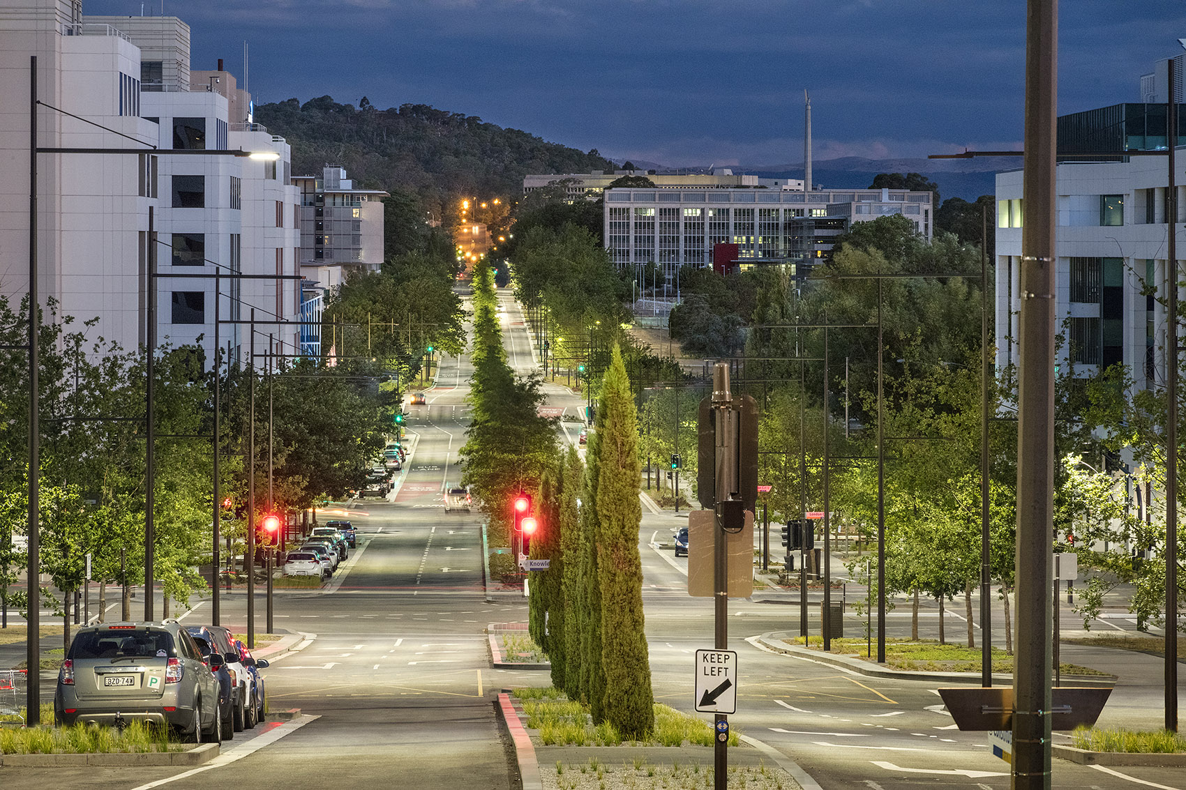 Constitution Ave, Canberra, Australia / Jane Irwin Landscape ...