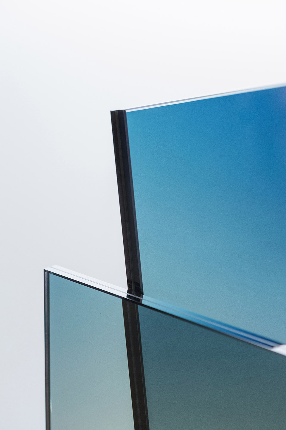 Ombré Glass Chair By Studio Germans Ermičs - 谷德设计网