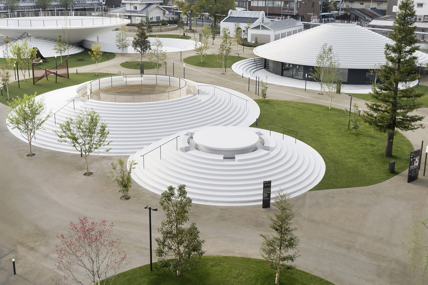 Tenri Station plaza CoFuFun, the first public space design by nendo - 谷德设计网