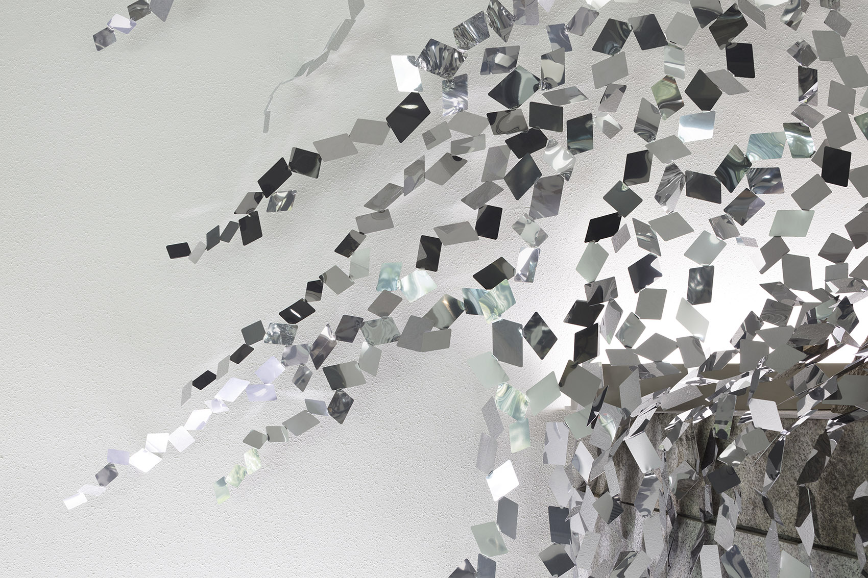 Kaleidoscopic Ivy, Installation of “ivy of mirrors” for Japanese flower ...