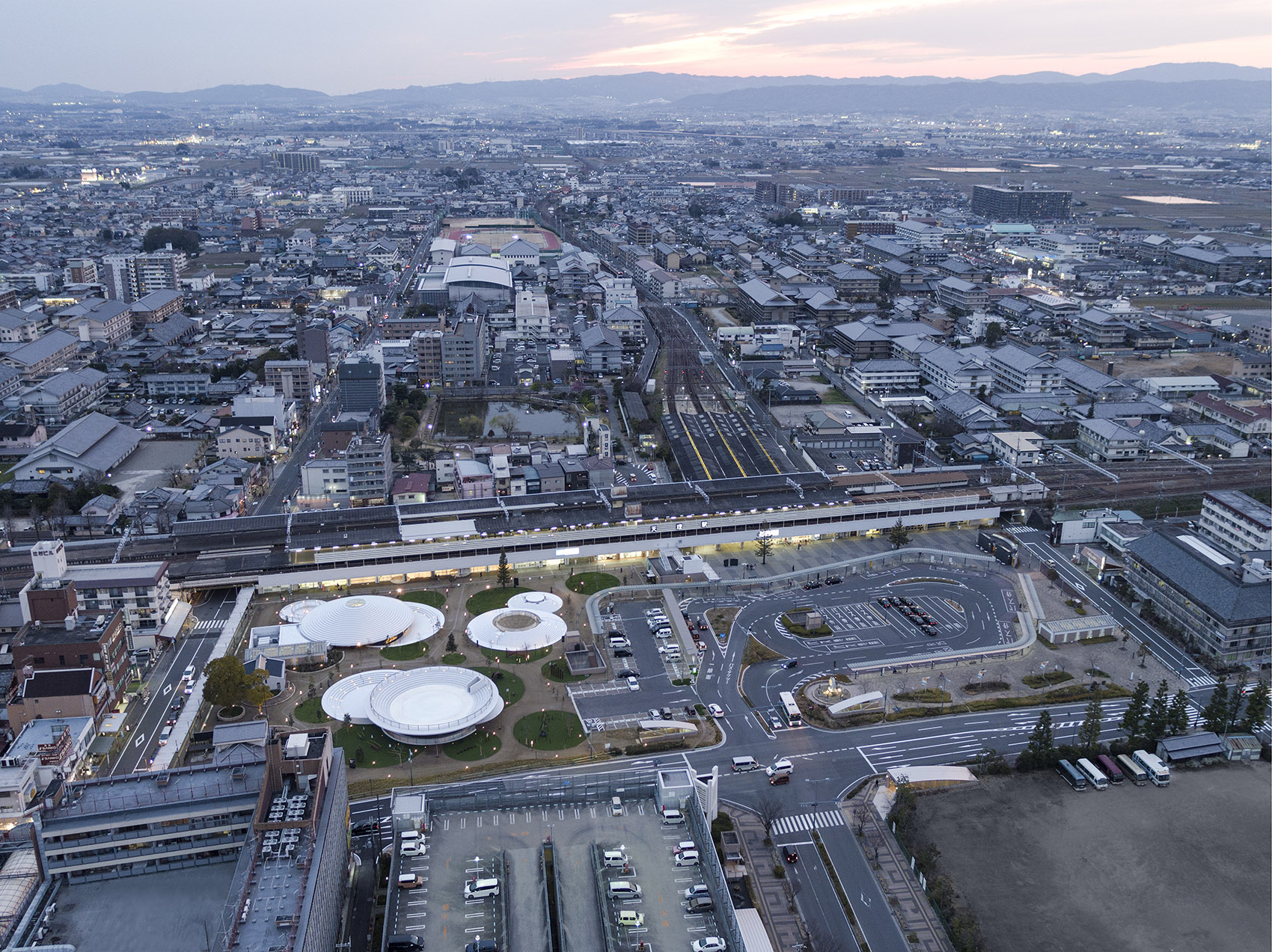 Tenri Station plaza CoFuFun, the first public space design by nendo - 谷德设计网