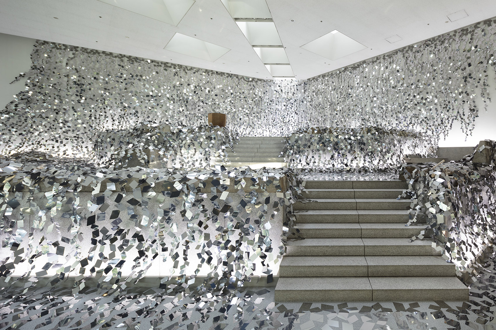 Kaleidoscopic Ivy, Installation of “ivy of mirrors” for Japanese flower ...