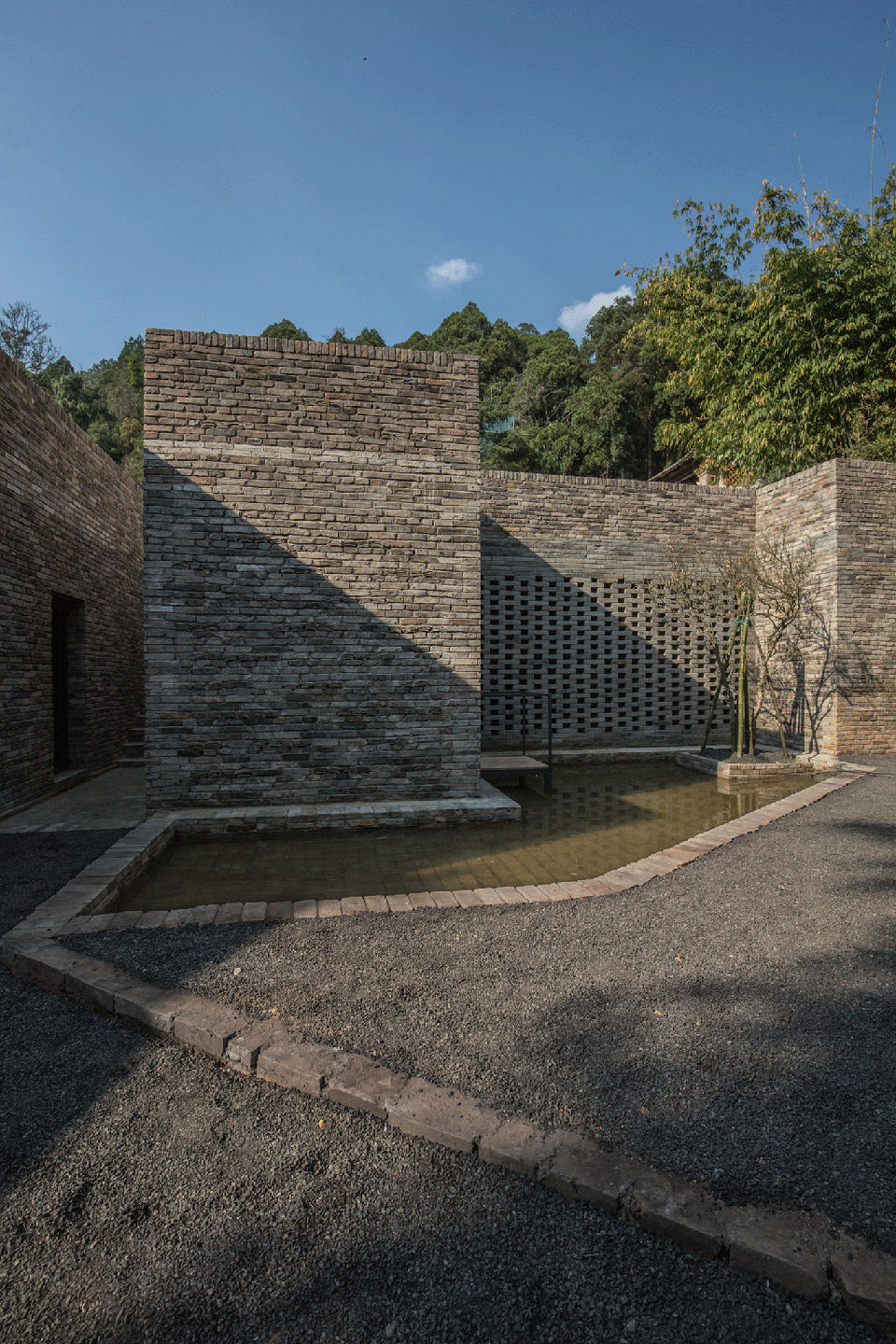 An Introduction to the Xiushan Temple Environmental By QAD - 谷德设计网