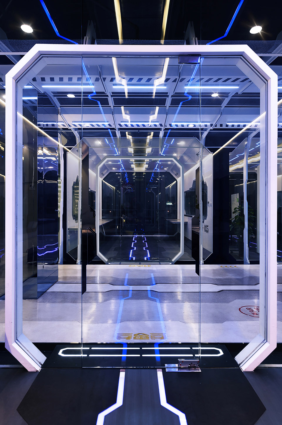 OMG Electronic Sports Club By Shanghai GuTeng designer studio - 谷德设计网
