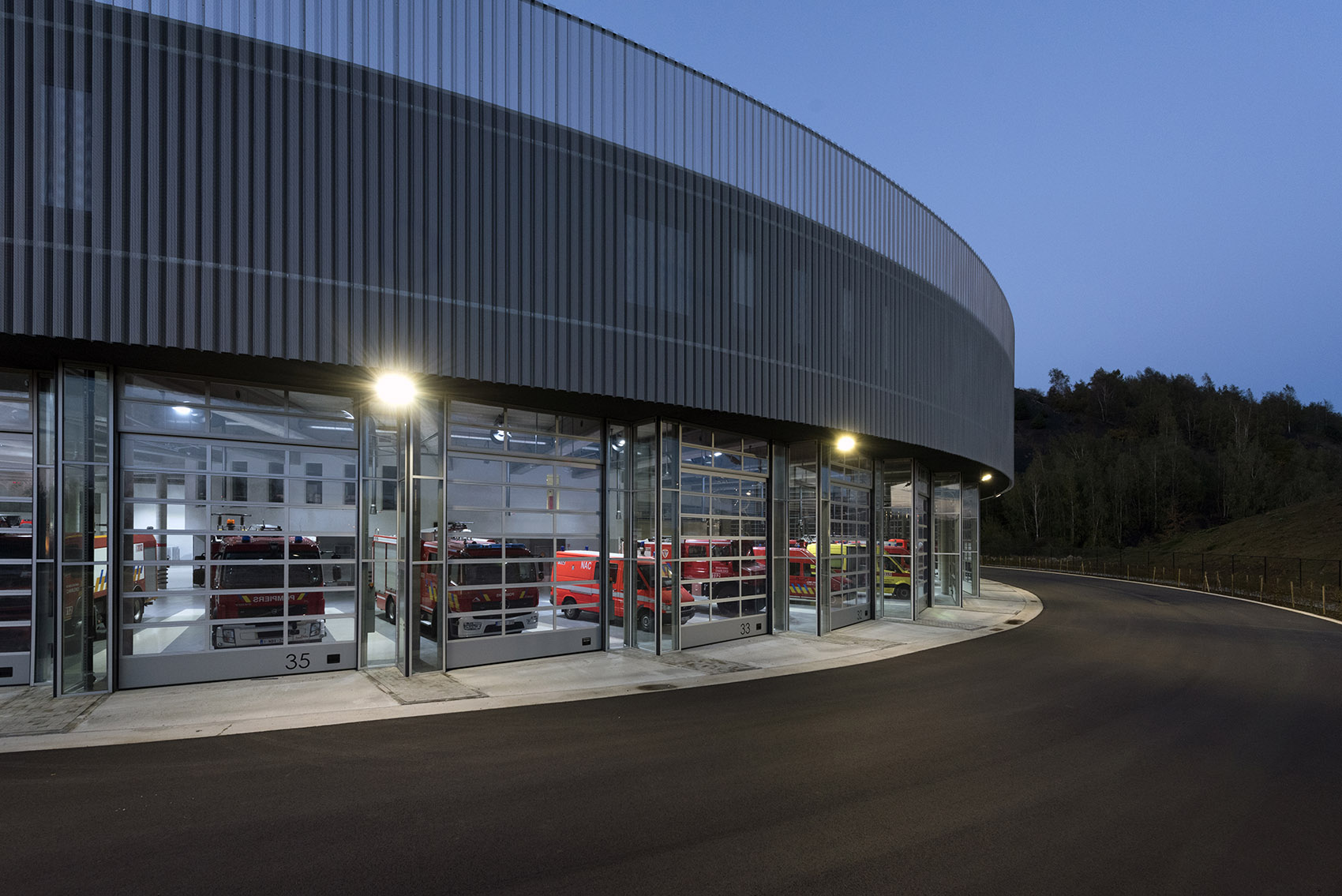 Fire Station for the Sri-Charleroi by Philippe SAMYN and PARTNERS - 谷德设计网