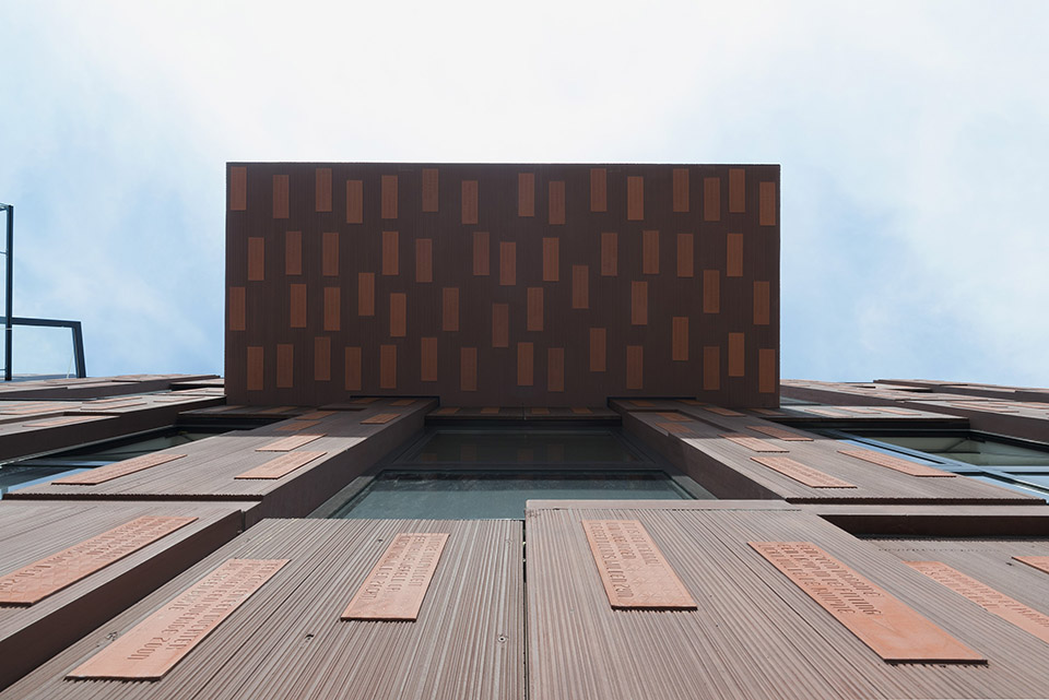 Unique ‘Arts and Crafts’ facade for residential tower De Verkenner by ...