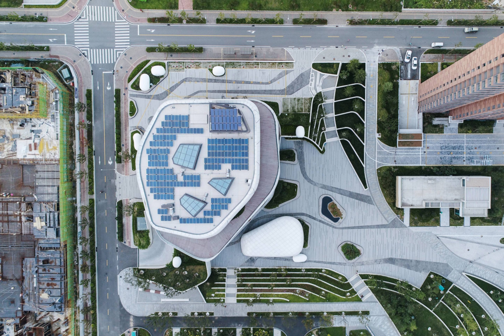 Vance Tsingtao Pearl Hill Visitor Center by Ludwig Rongen - 谷德设计网