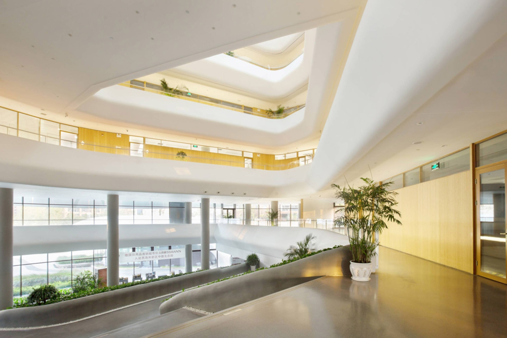 Vance Tsingtao Pearl Hill Visitor Center by Ludwig Rongen - 谷德设计网