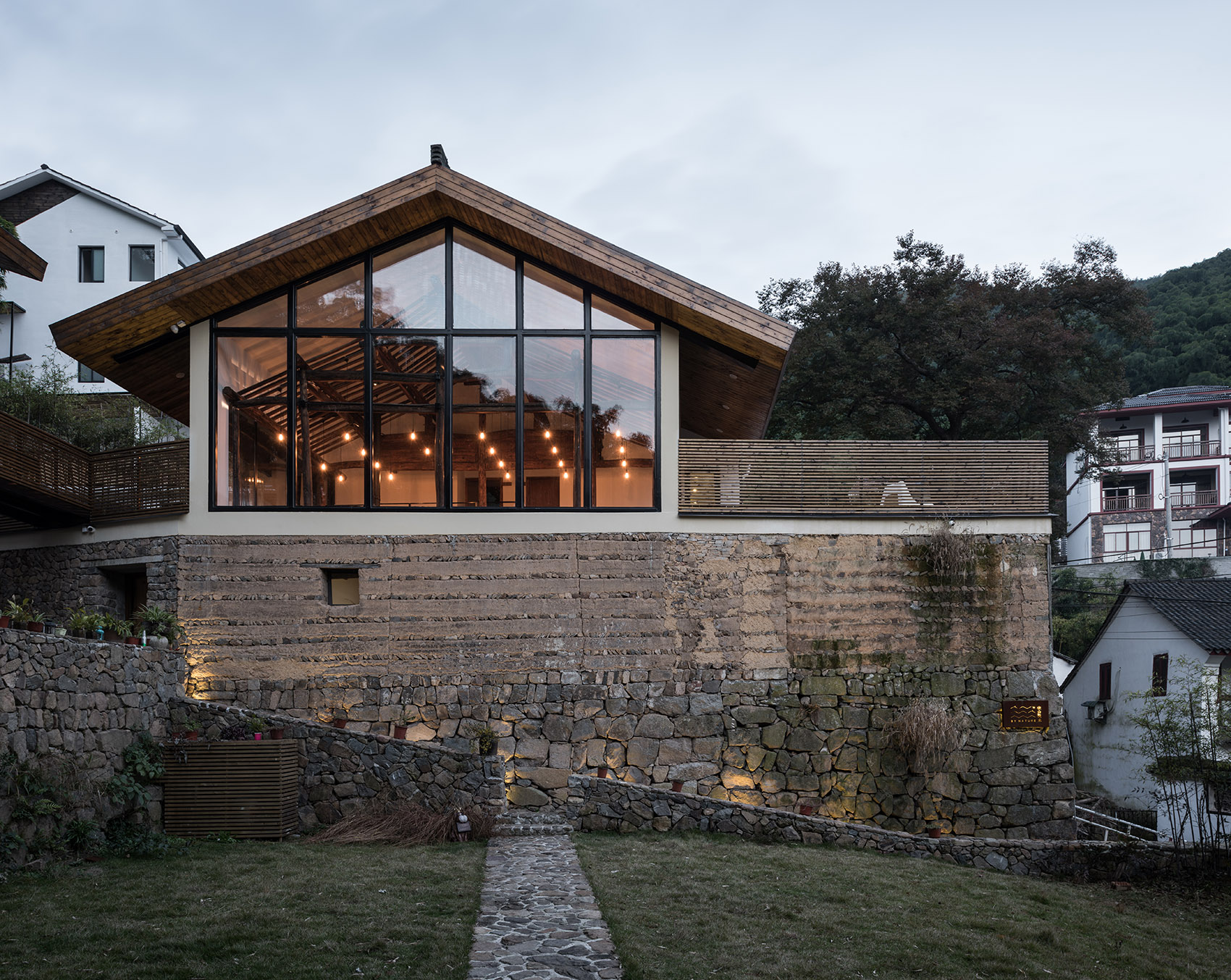 Half House：Facing a wall, and thinking over By Atelier-lai - 谷德设计网