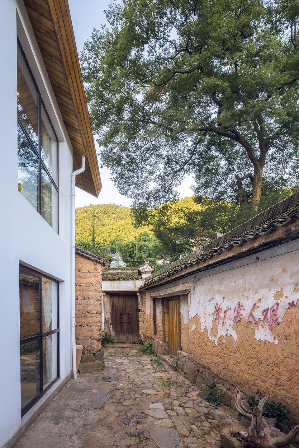 Half House：Facing a wall, and thinking over By Atelier-lai - 谷德设计网