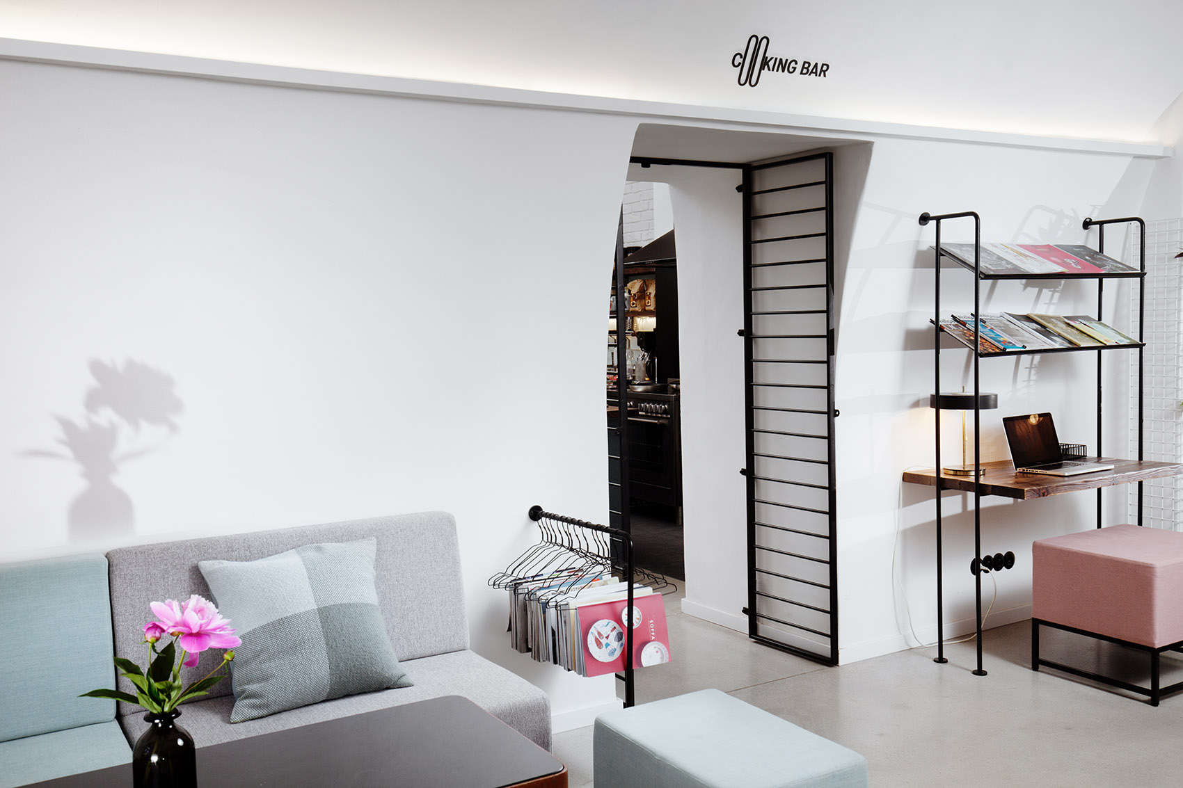 Long Story Short hostel & cafe By Denisa Strmiskova Studio - 谷德设计网