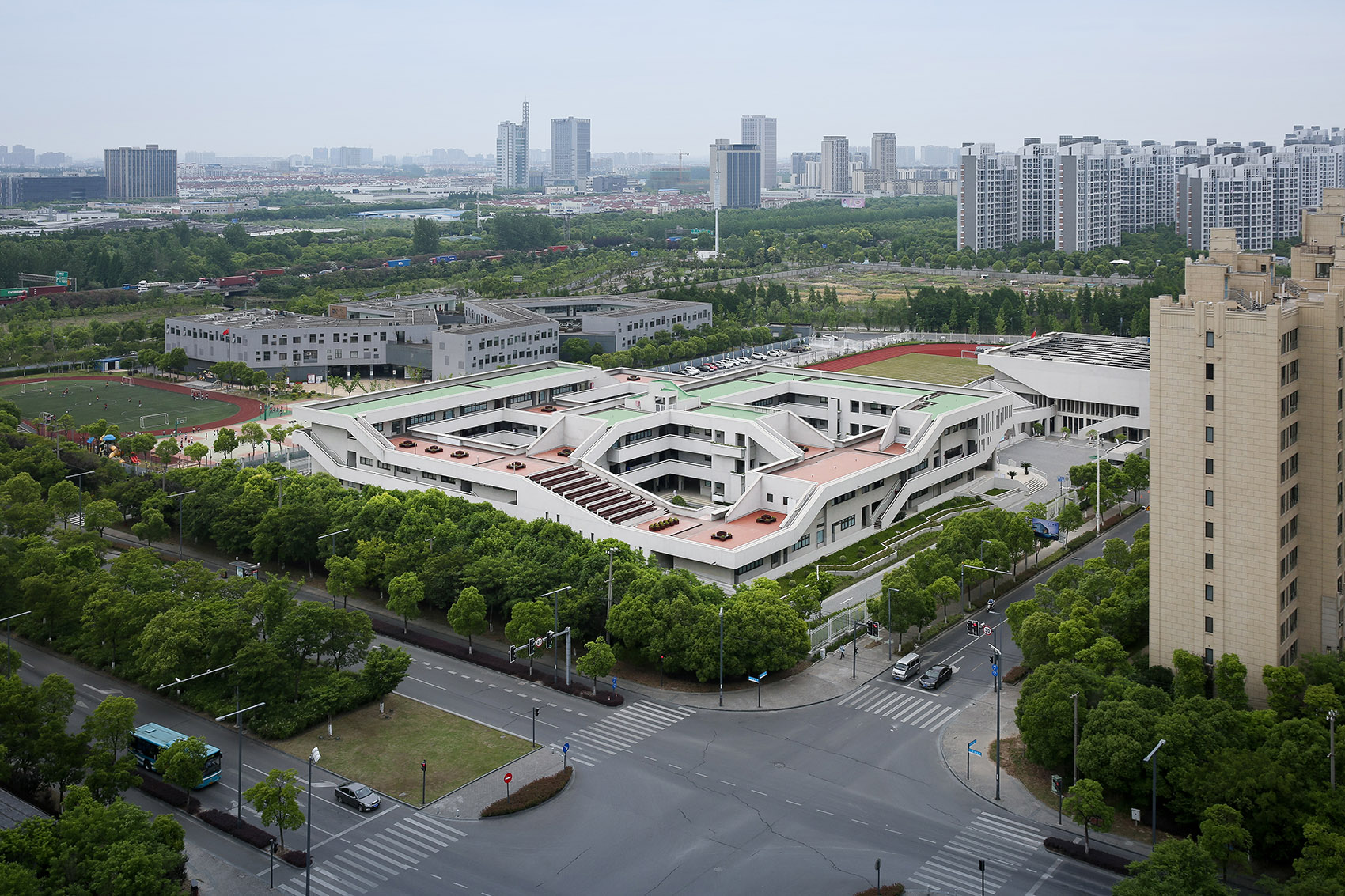 Defu Junior High School, Shanghai By Atelier GOM - 谷德设计网