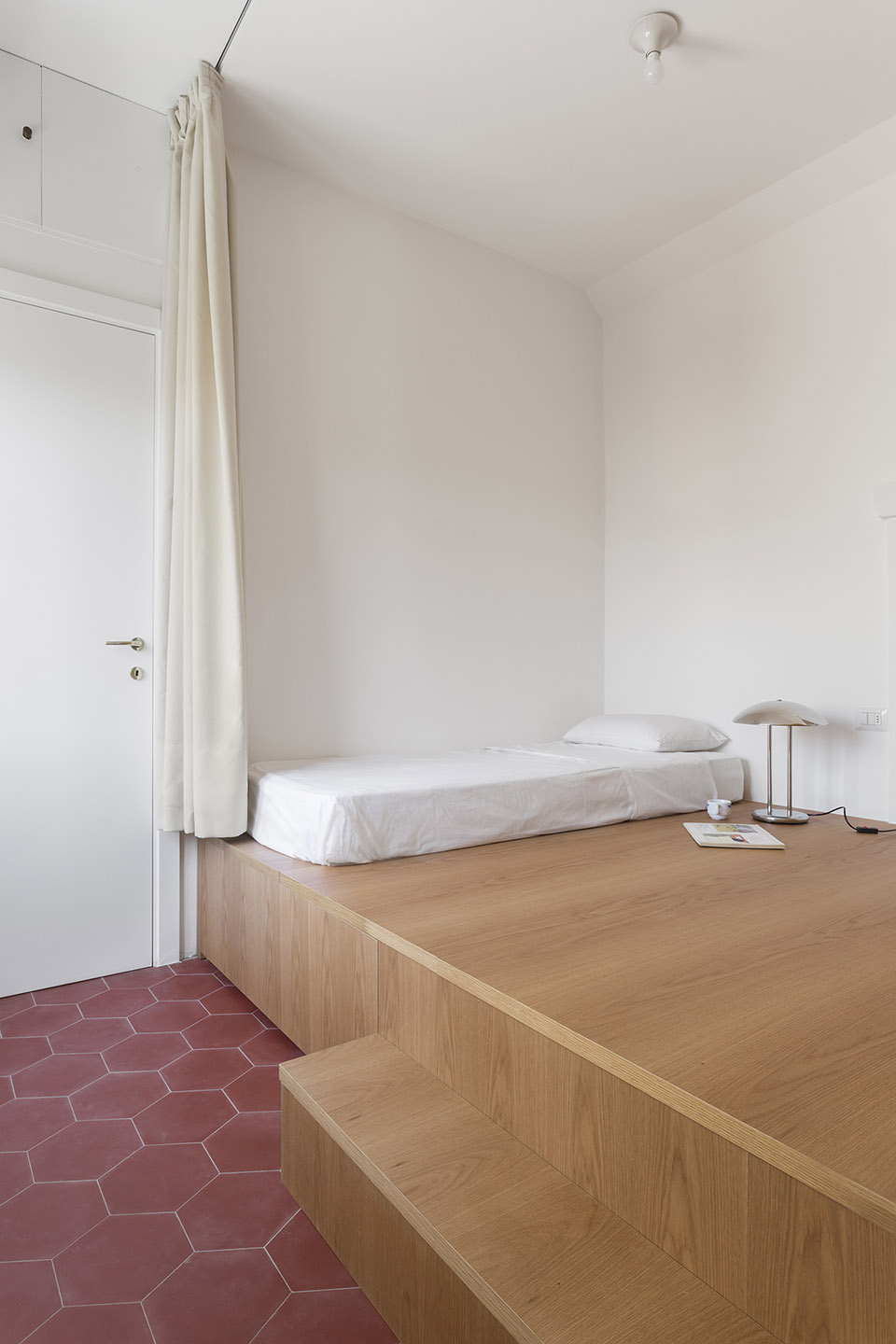 House with Alcove by casatibuonsante architects - 谷德设计网