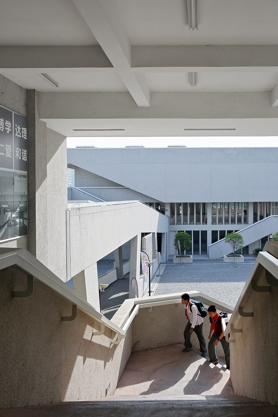 Defu Junior High School, Shanghai By Atelier GOM - 谷德设计网